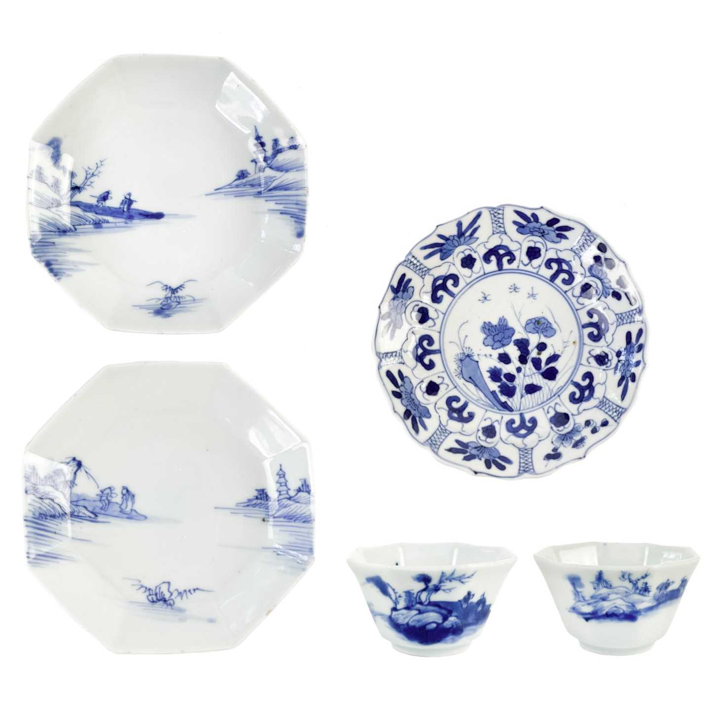 Lot 406 - A pair of Chinese porcelain octagonal cups