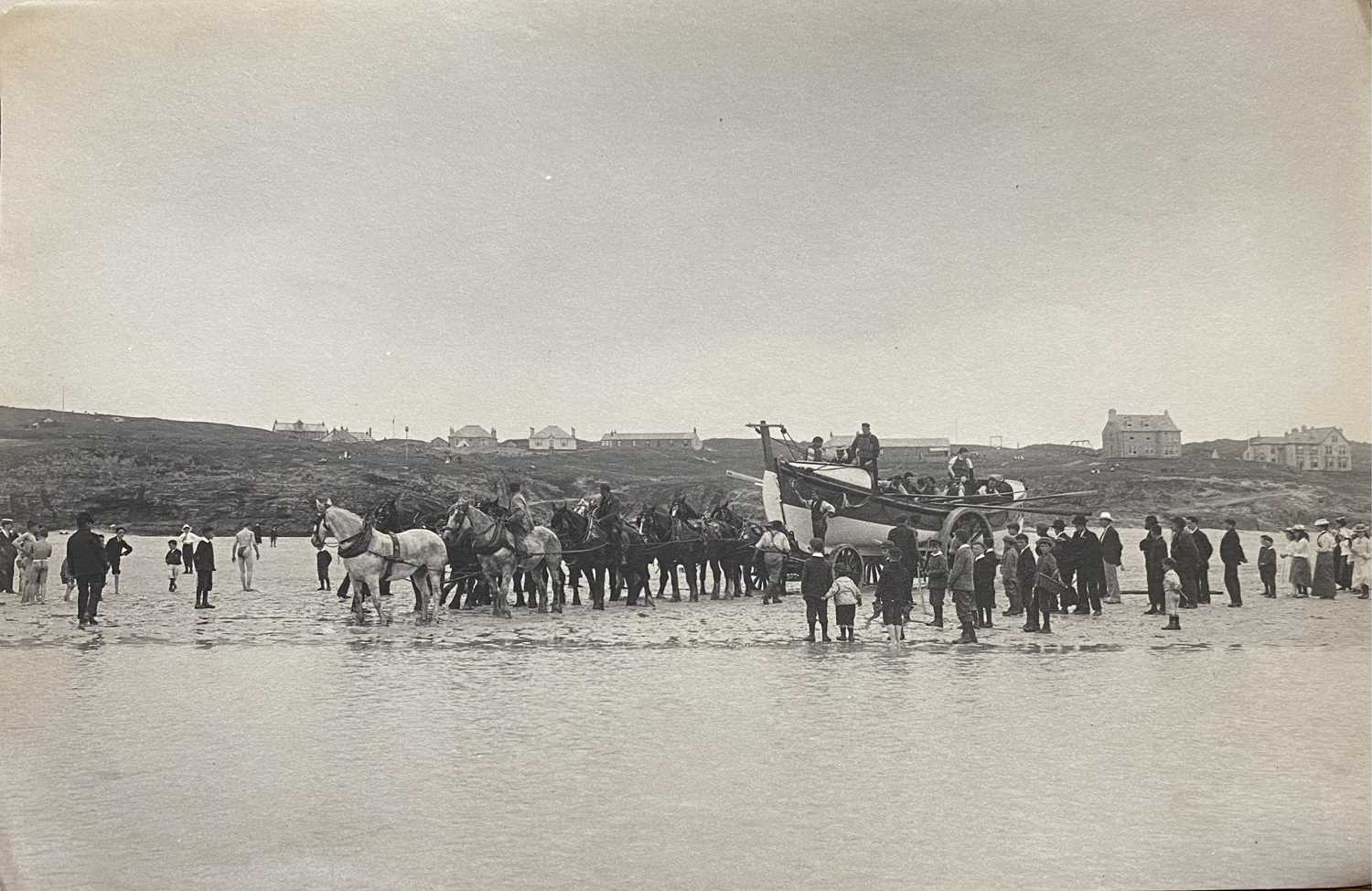 Lot 214 - A collection of 21 photographs by the