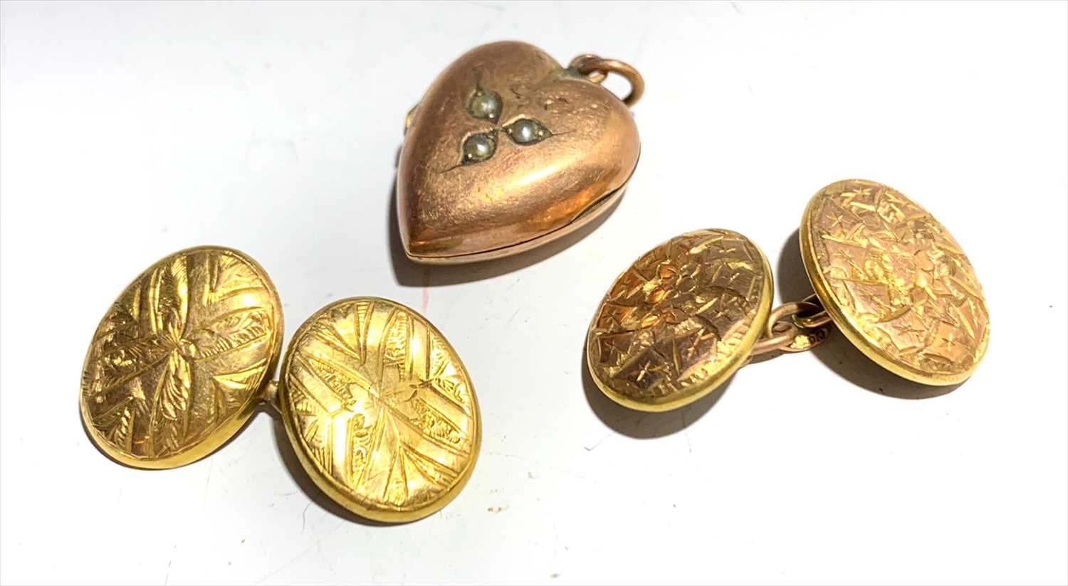 Lot 2775 - A pair of engraved 9ct gold Victorian