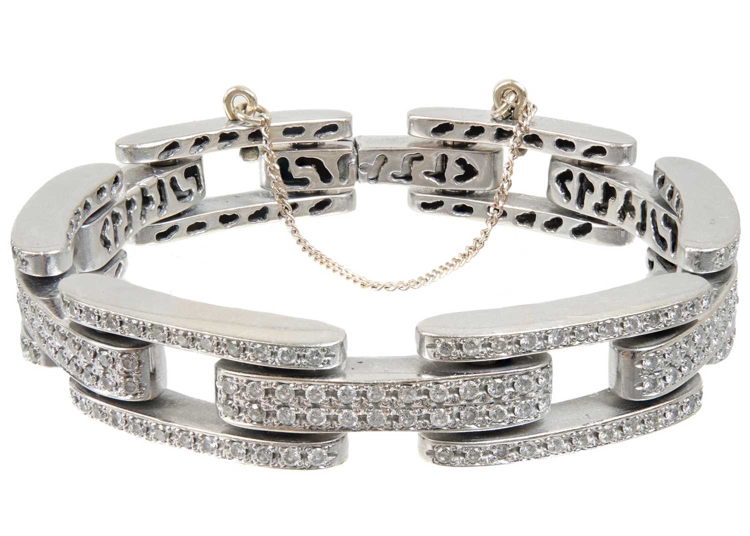 Lot 446 - A contemporary heavy 18ct white gold diamond
