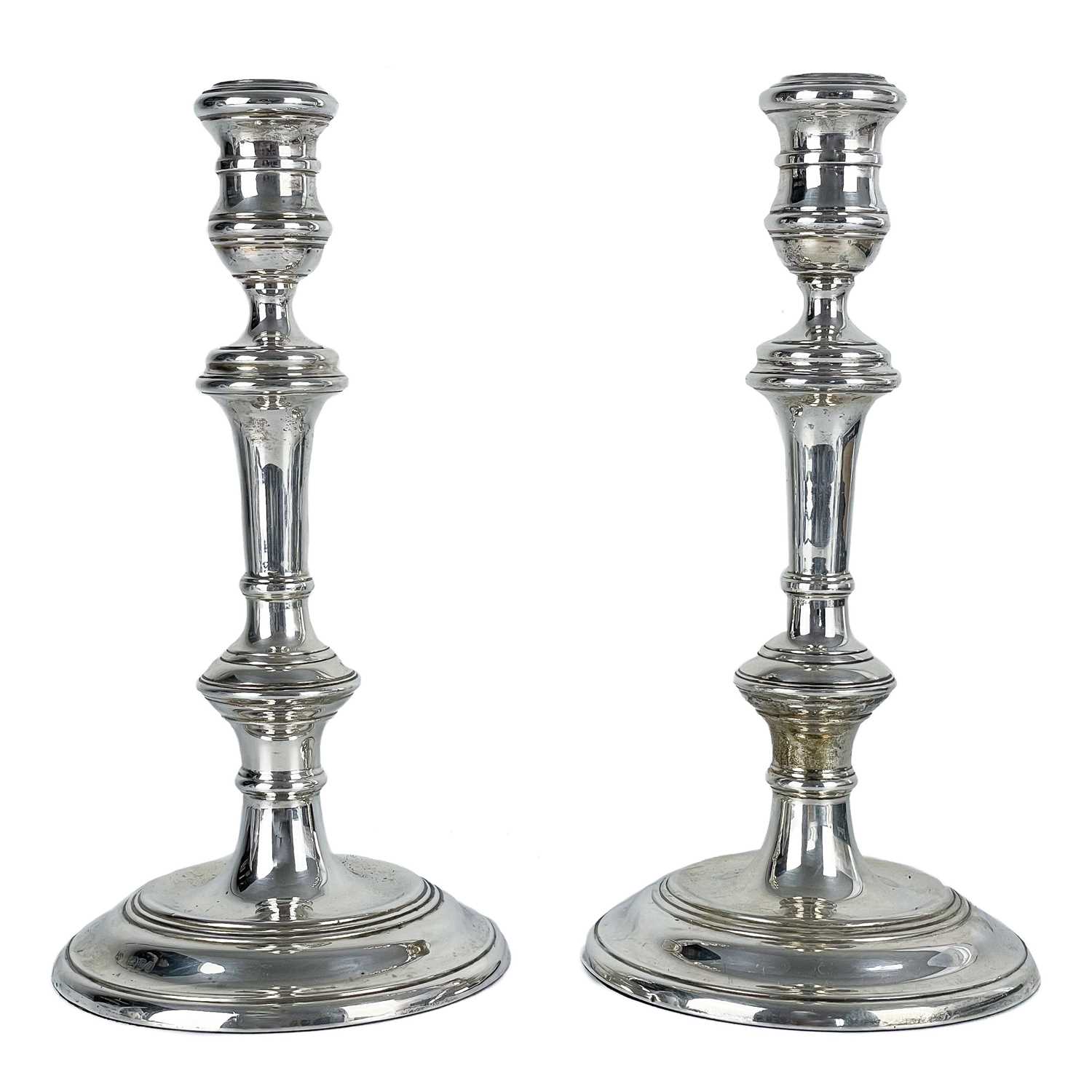 Lot 109 - A pair of modern silver candlesticks by