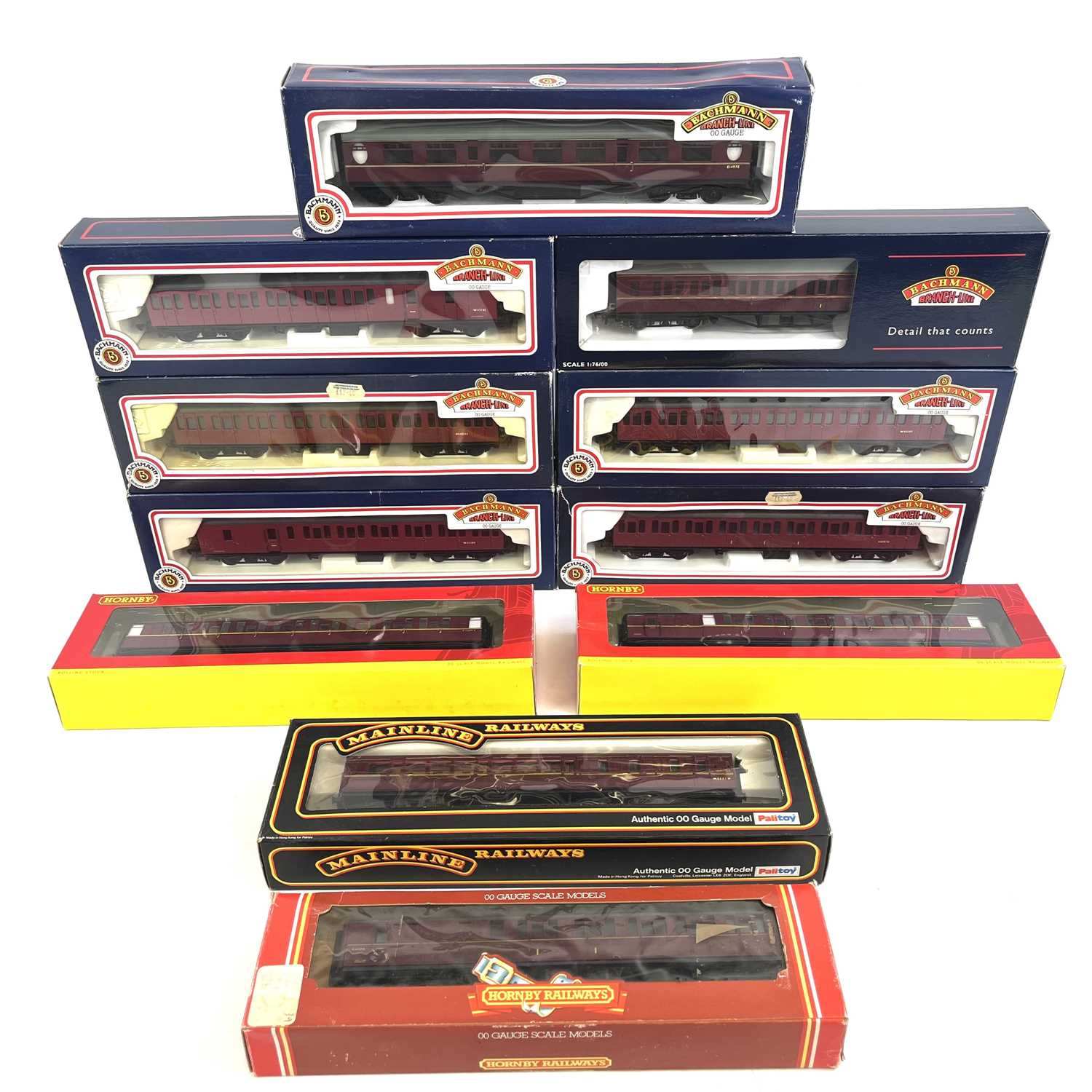 Lot 621 - Bachmann / Hornby / Mainline "00" BR Maroon