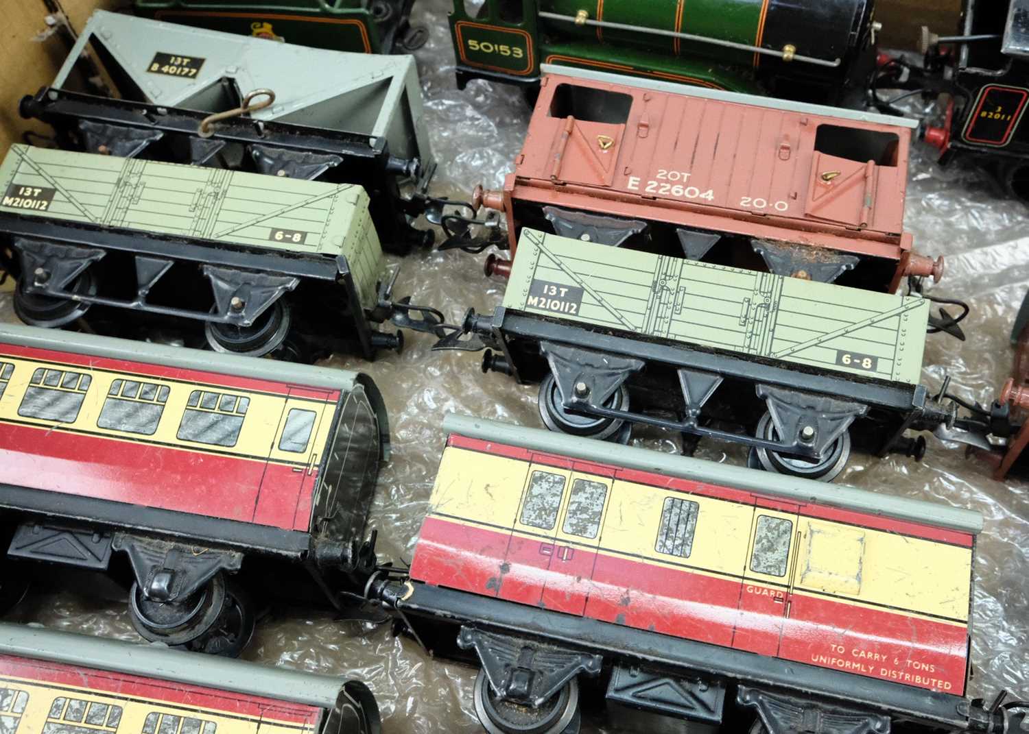 Lot 6 - Collection of Hornby "O" gauge railway items