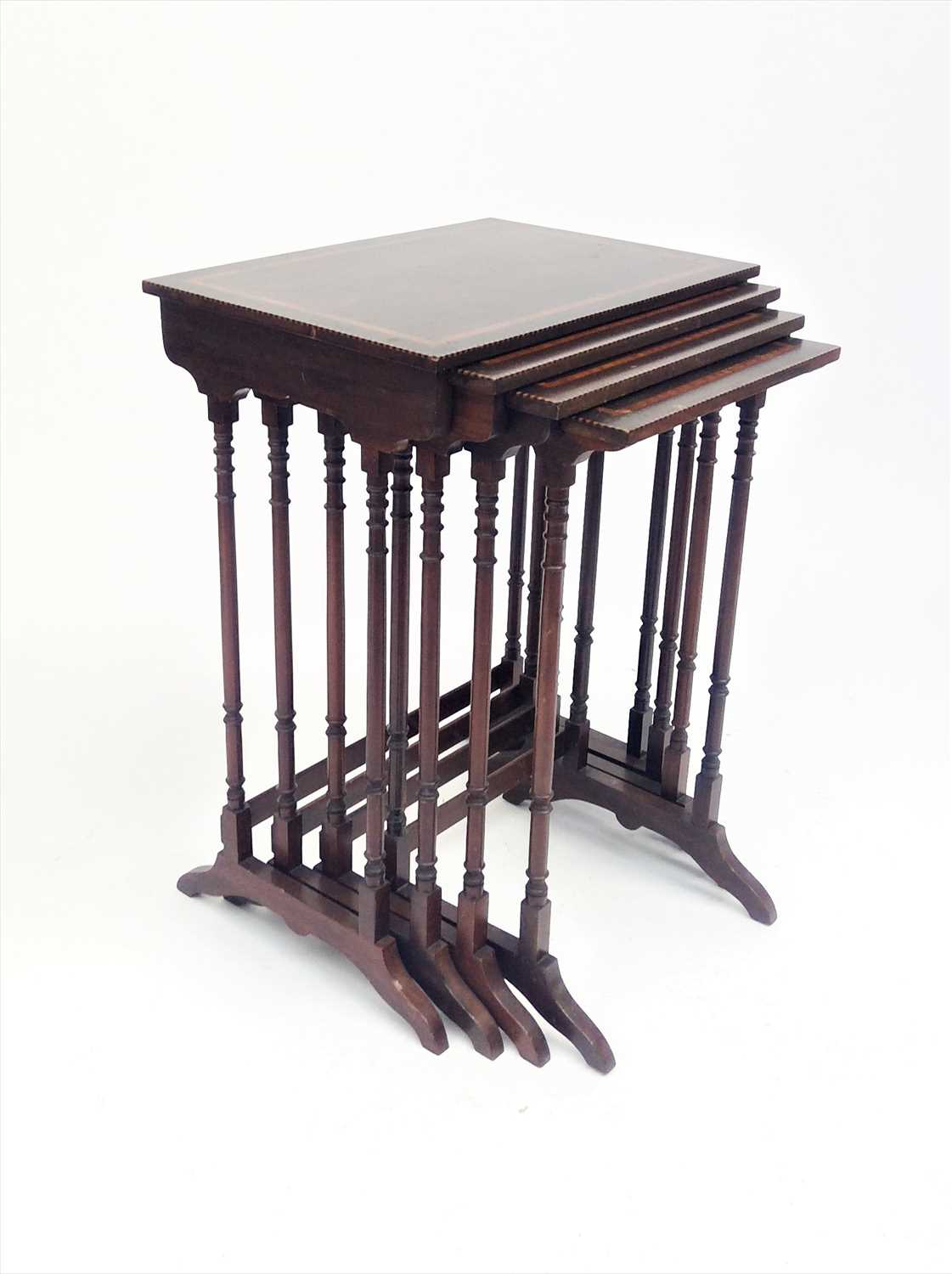 Lot 3539 - A Regency style mahogany crossbanded