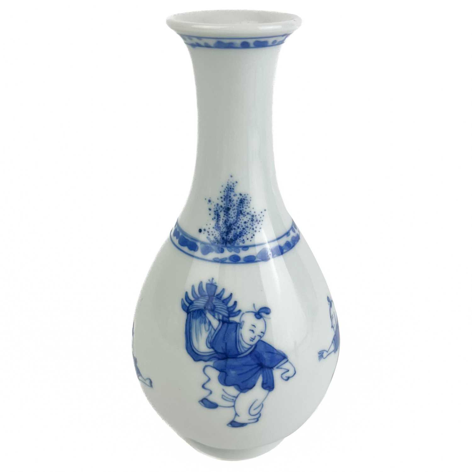 Lot 1185 - A Chinese blue and white porcelain vase,