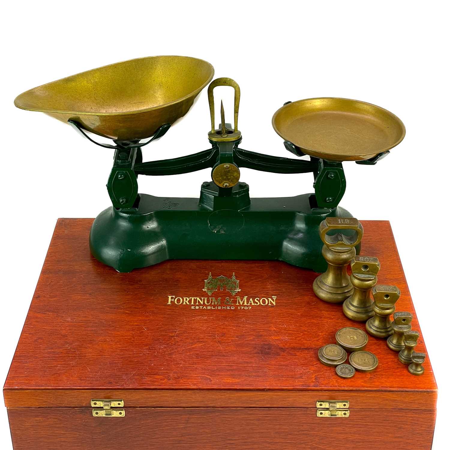 Lot 41 - A set of kitchen balance scales.