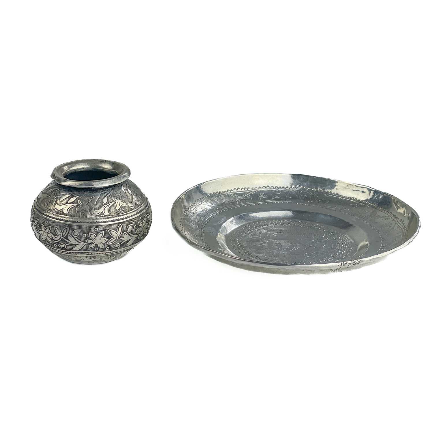 Lot 104 - An Islamic silver dish engraved with Islamic