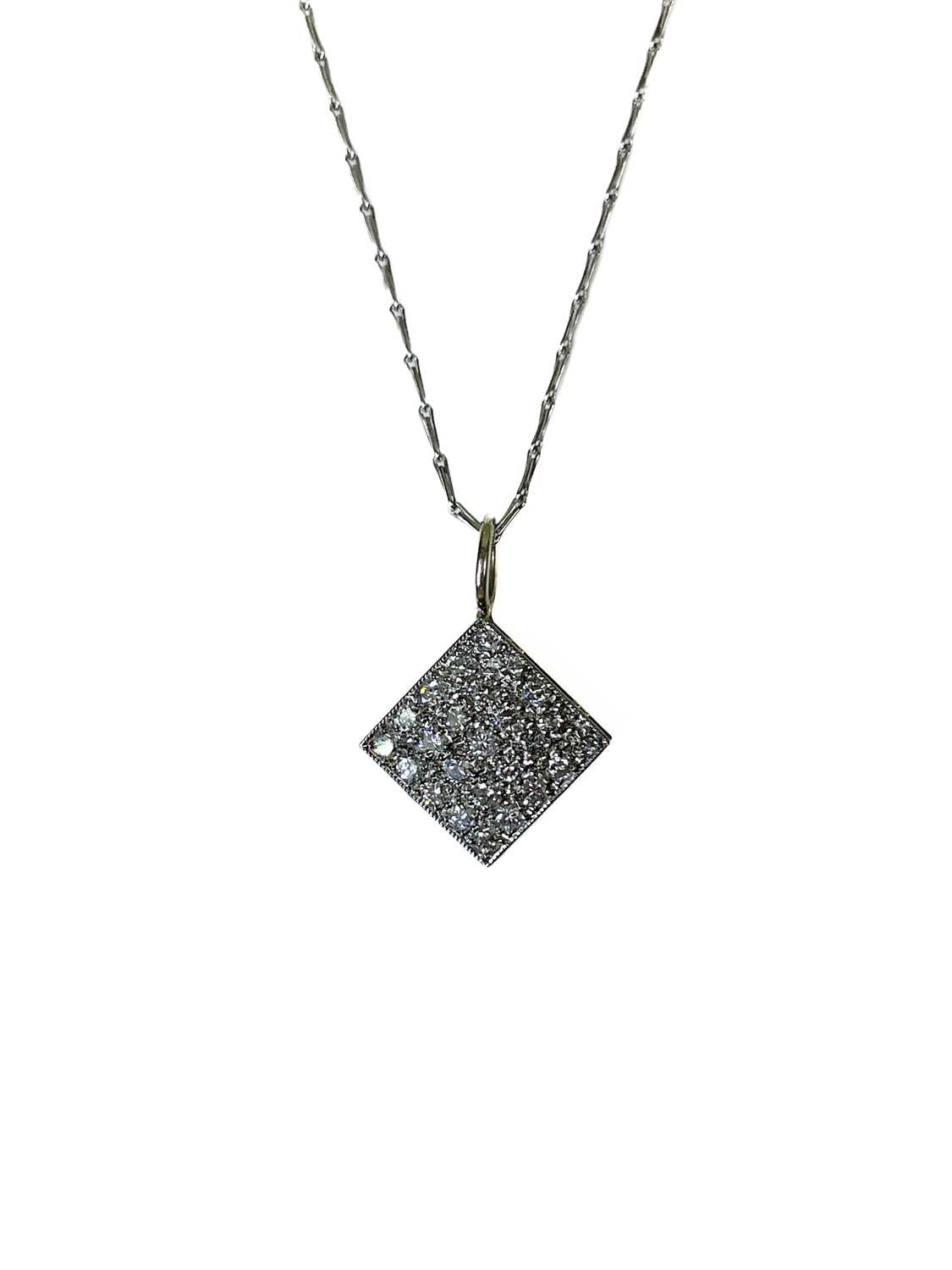 Lot 92 - An 18ct white gold diamond set lozenge shape