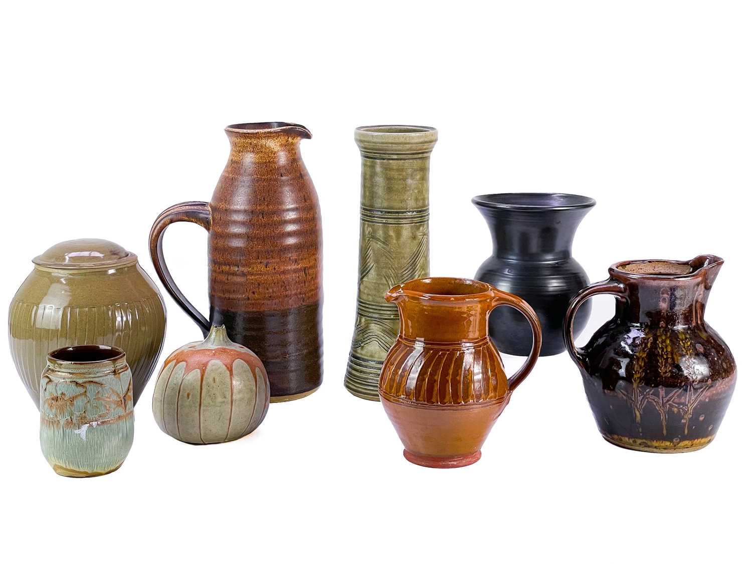 Lot 518 - A collection of studio pottery.