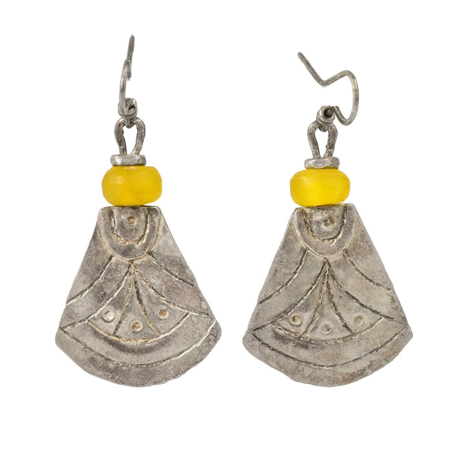 Lot 269 - A pair of silver and yellow bead pendant