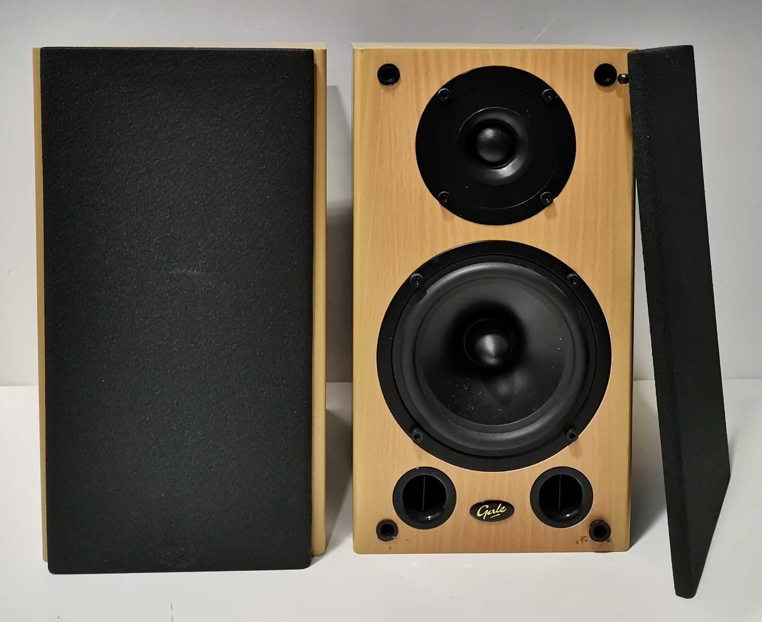 Lot 7 - A pair of Gale G20 bookshelf speakers,