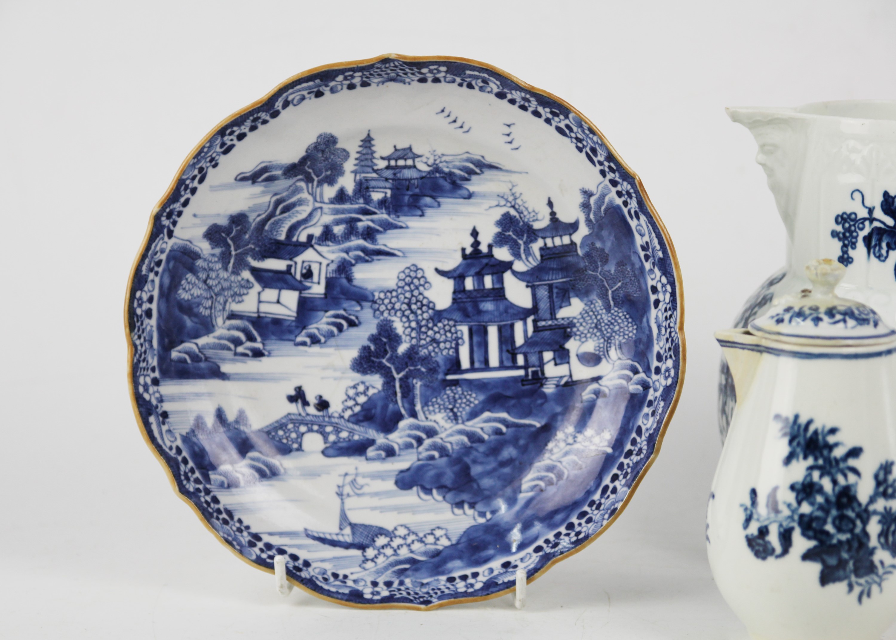 Lot 501 - An 18th century Caughley porcelain blue and