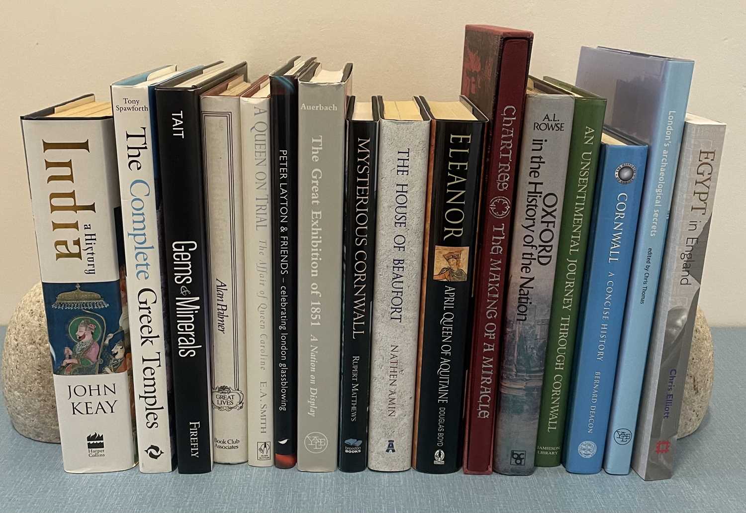 Lot 179 - Sixteen miscellaneous books in vg condition