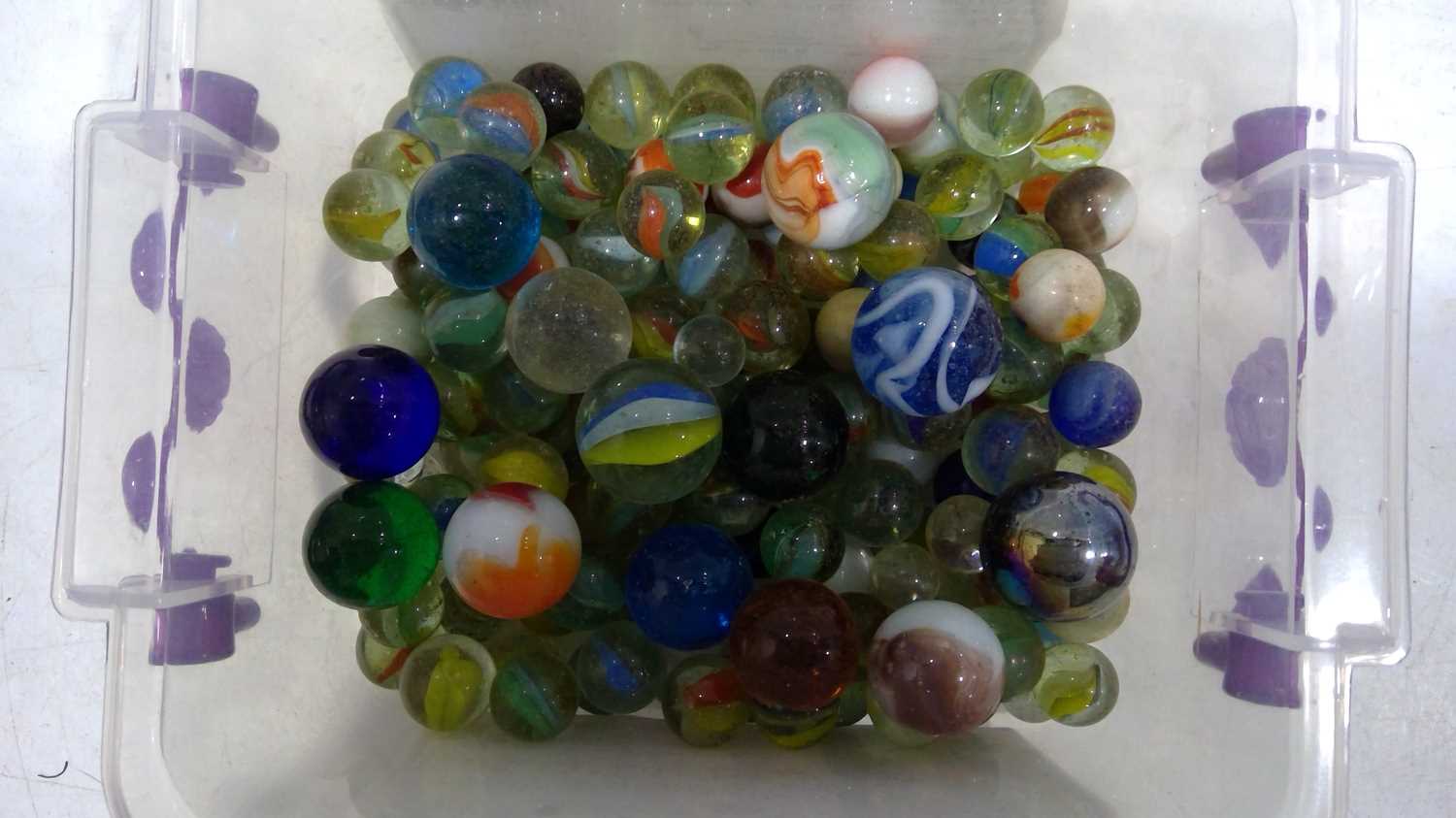 Lot 37 - A Box of over 100 Marbles'. Assorted sizes.