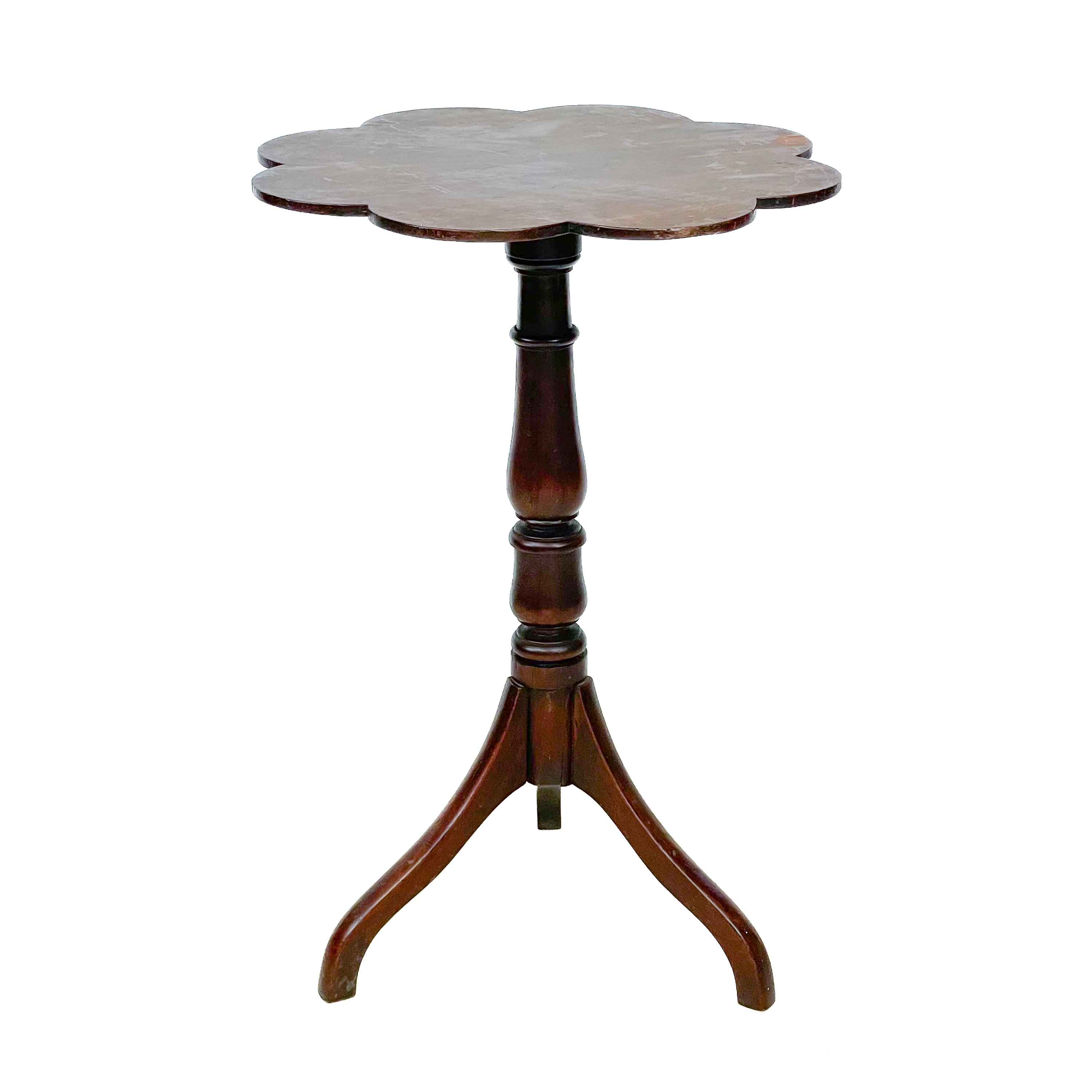 Lot 54 - A late Victorian octagonal gypsy table.