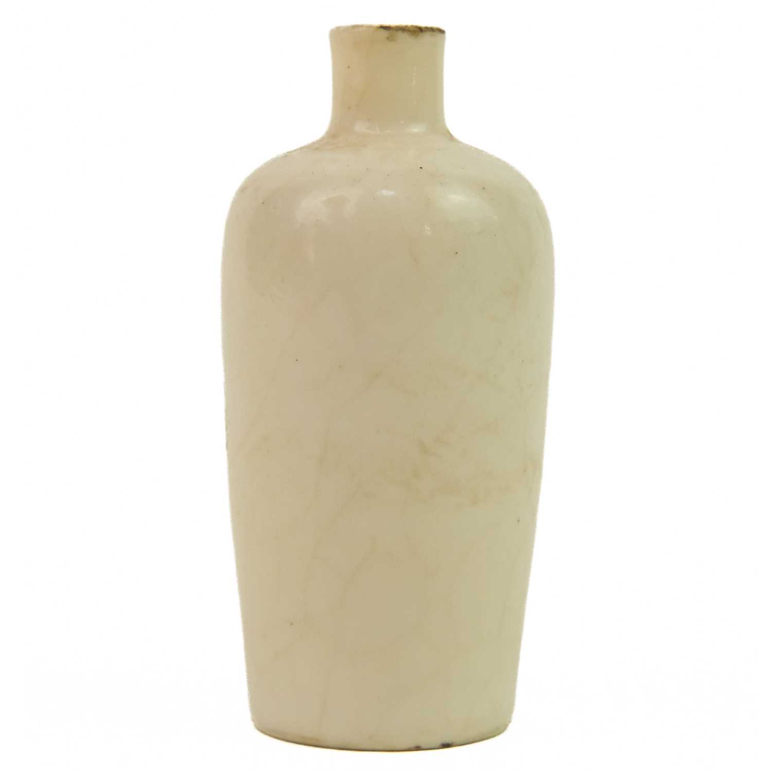 Lot 341 - A Chinese porcelain snuff bottle, Qing