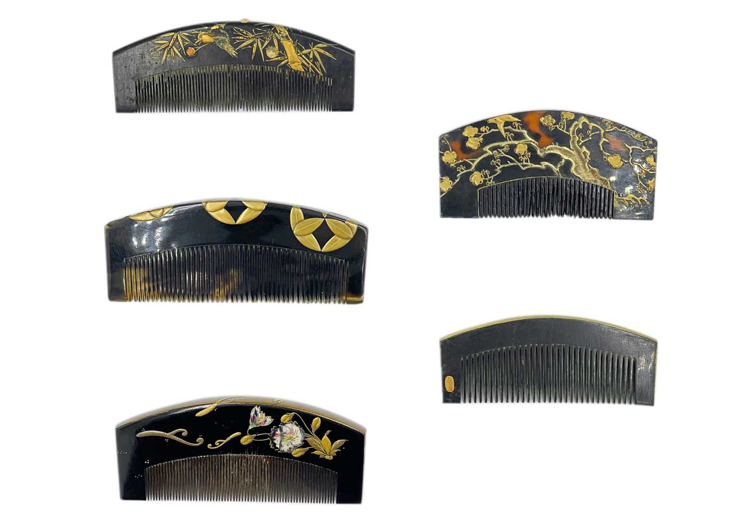 Lot 400 - Five Japanese combs, Edo period.