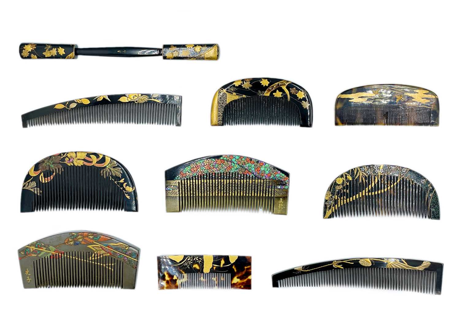 Lot 425 - A Japanese tortoiseshell comb, Meiji period.