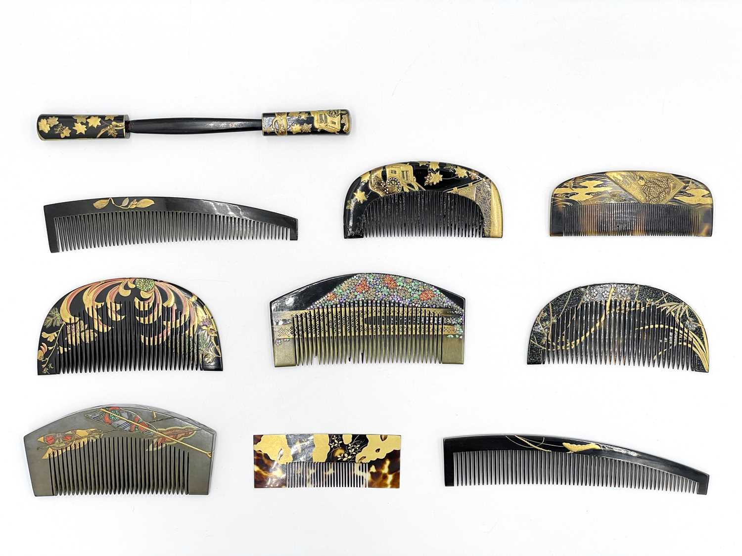 Lot 425 - A Japanese tortoiseshell comb, Meiji period.