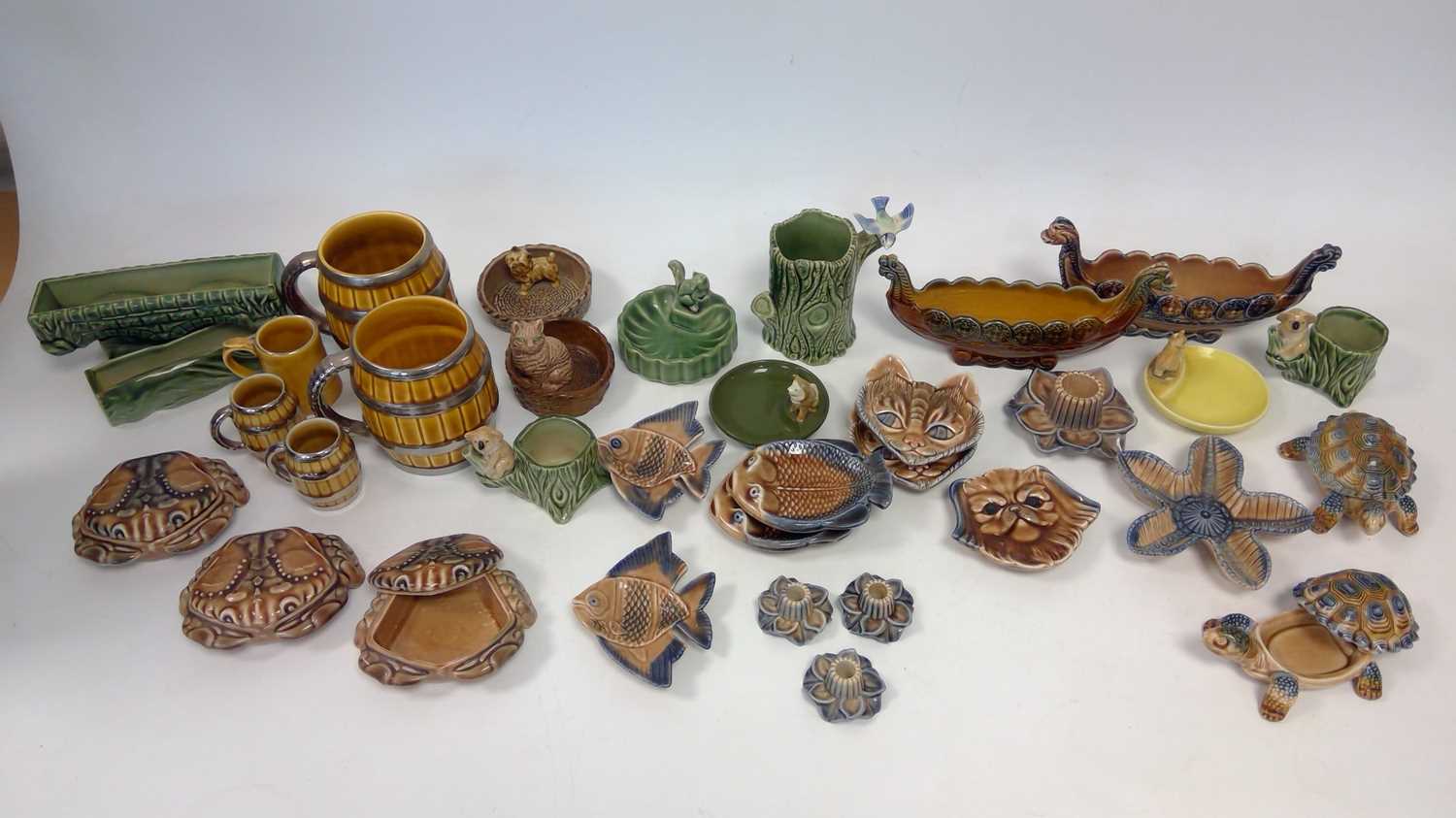 Lot 73 - A nice collection of Wade dishes,