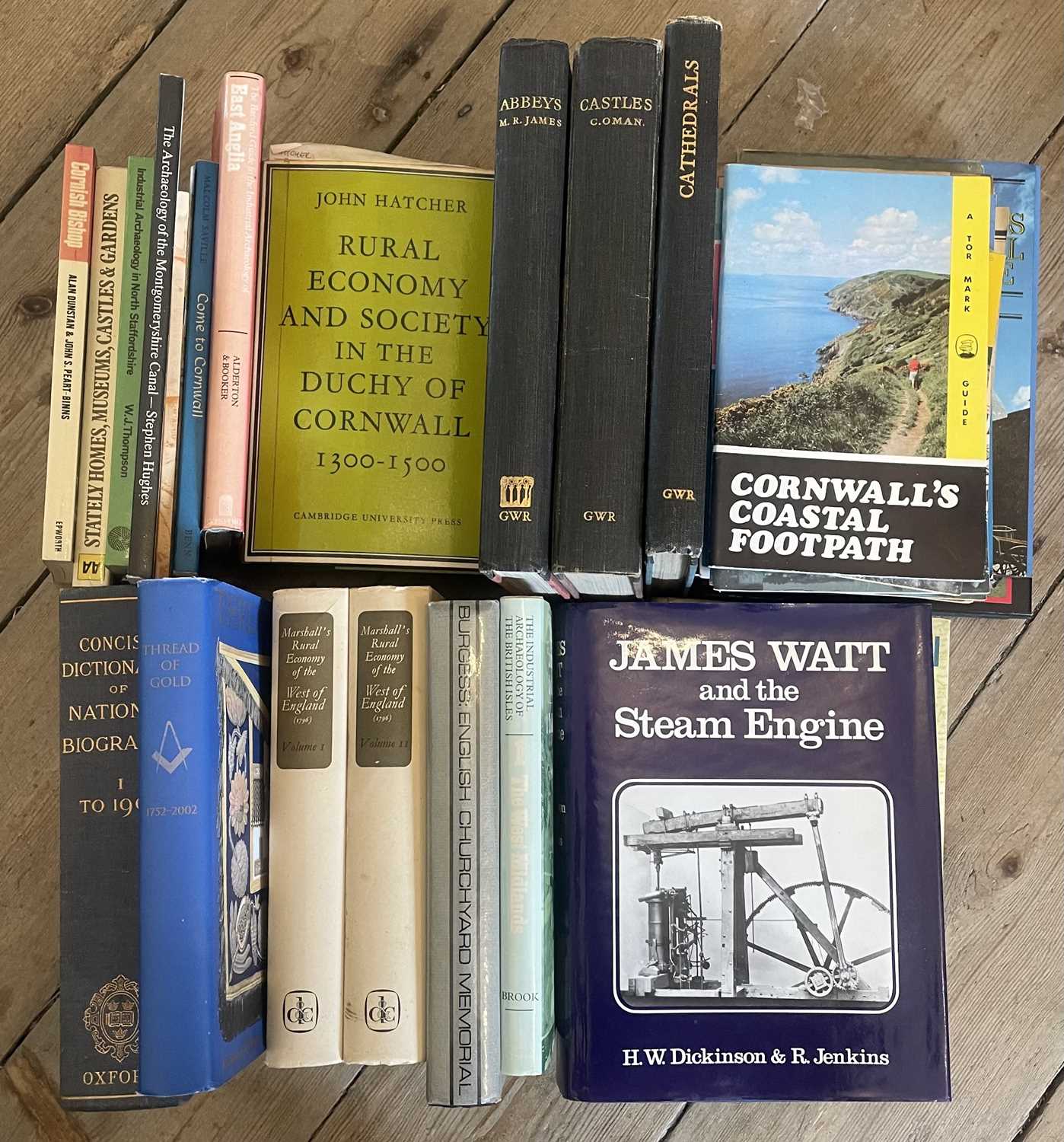 Lot 104 - Good collection of books including 'James