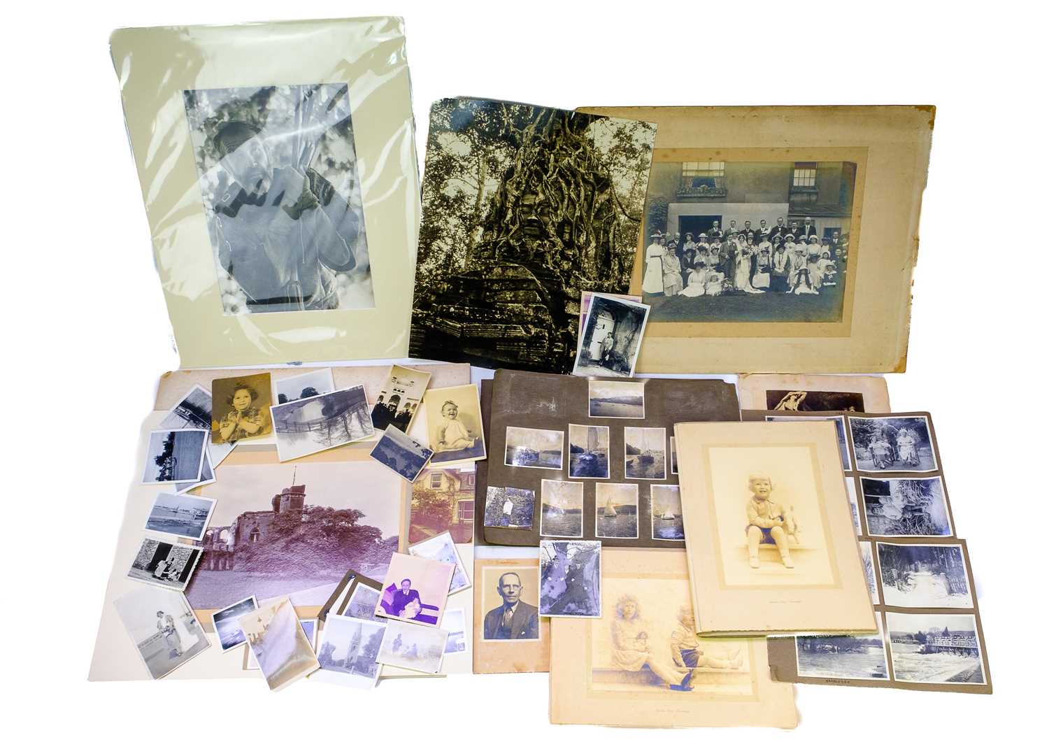 Lot 103 - A large collection of photographs and