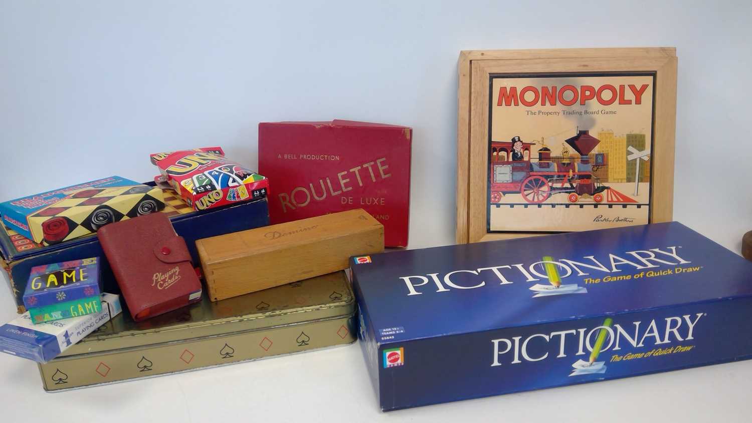Lot 126 - A collection of games including Monopoly,