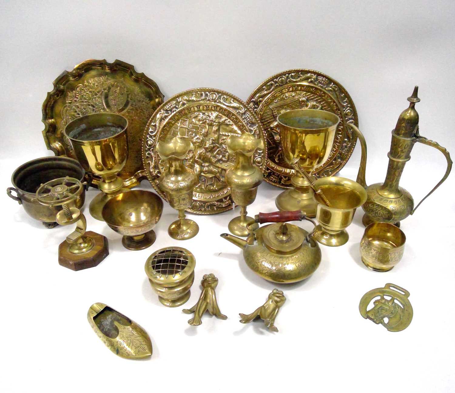 Lot 102 - A mixed lot of brass items.