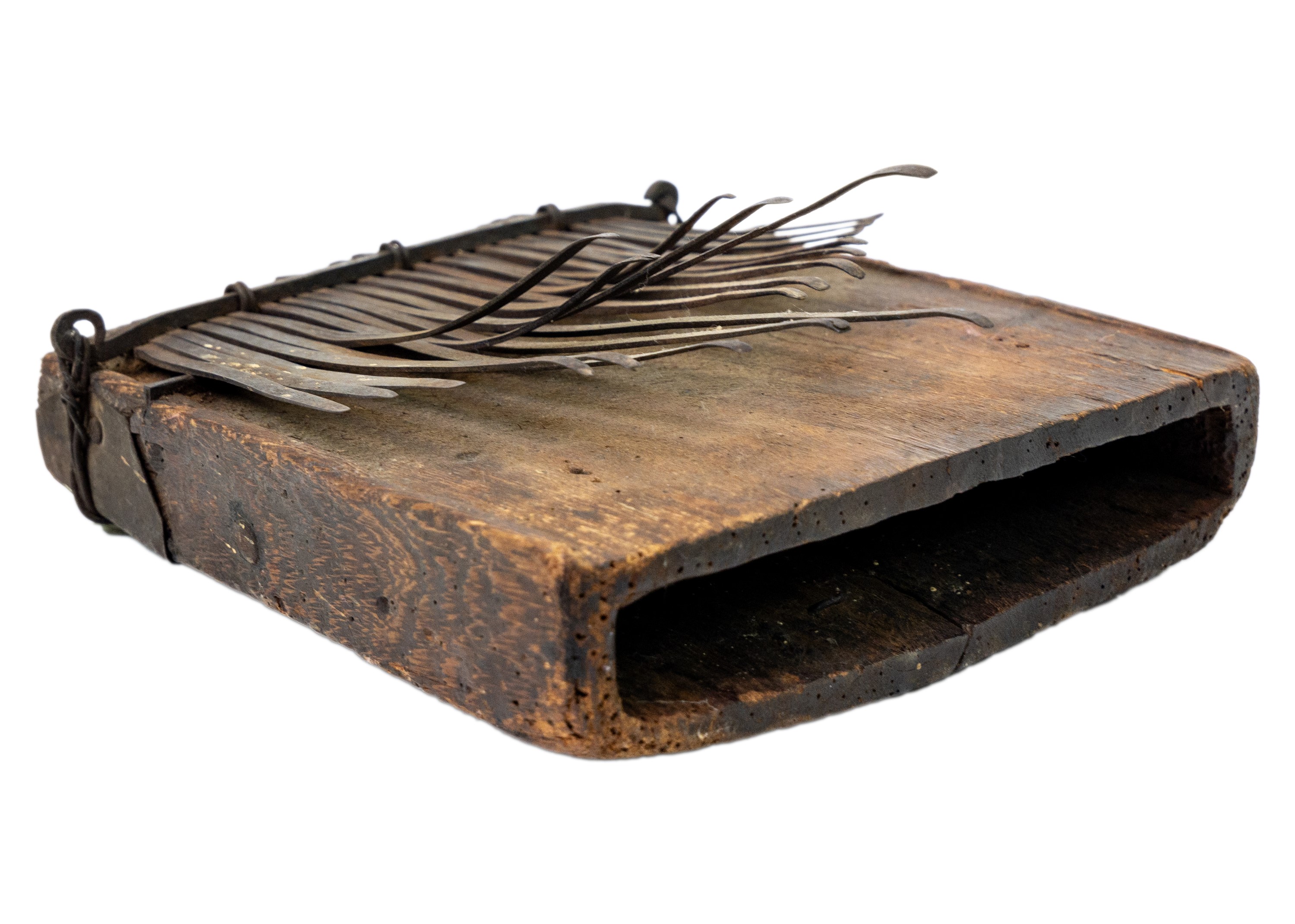 Lot 99 - A Zimbabwean mbira musical instrument.