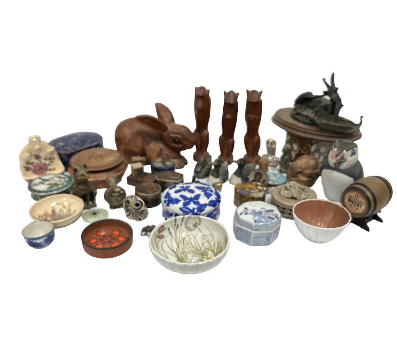 Lot 199 - A small collection of curios, including the