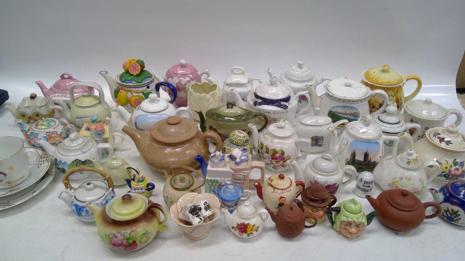 Lot 101 - A collection of teapots, some with local