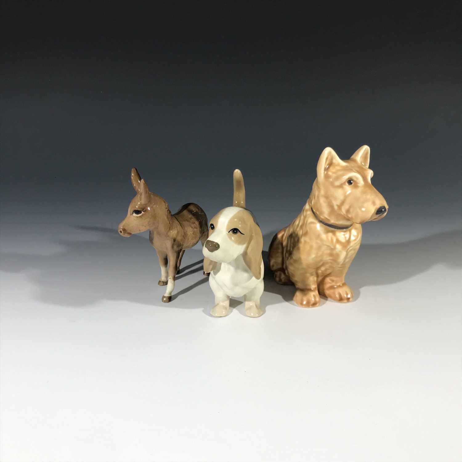 Lot 979 - A Sylvac model of a seated dog, height 13cm,