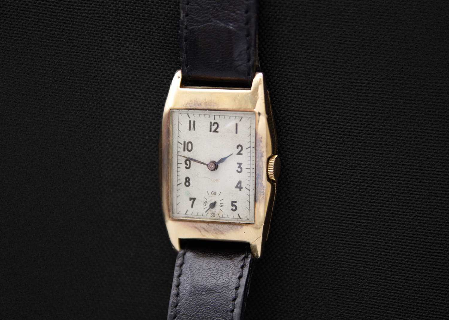 Lot 116 - BRAVINGTONS - A Renown 1930's 9ct tonneau