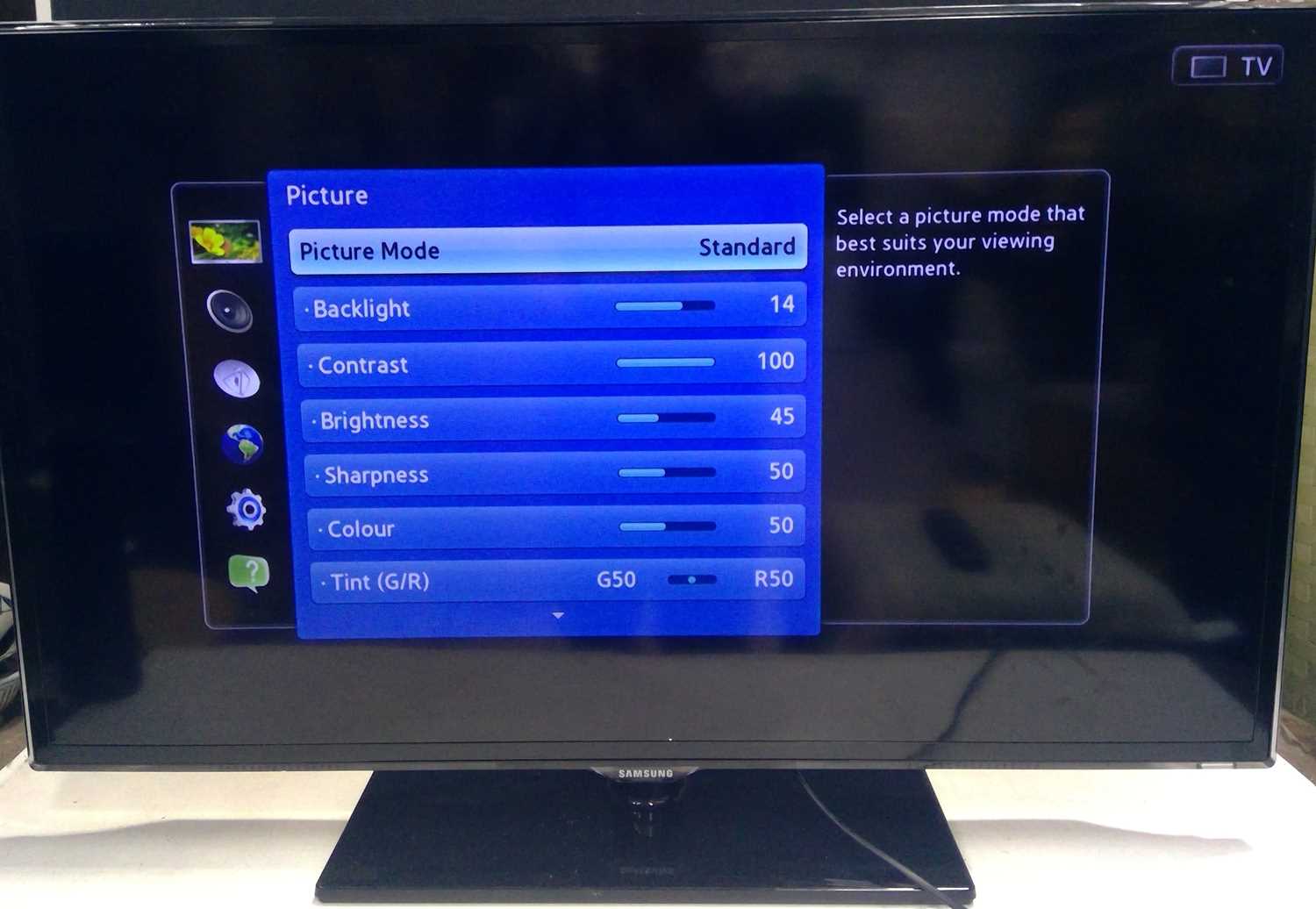 Lot 28 - A Samsung, 40" Television. Model UE40ES5500,