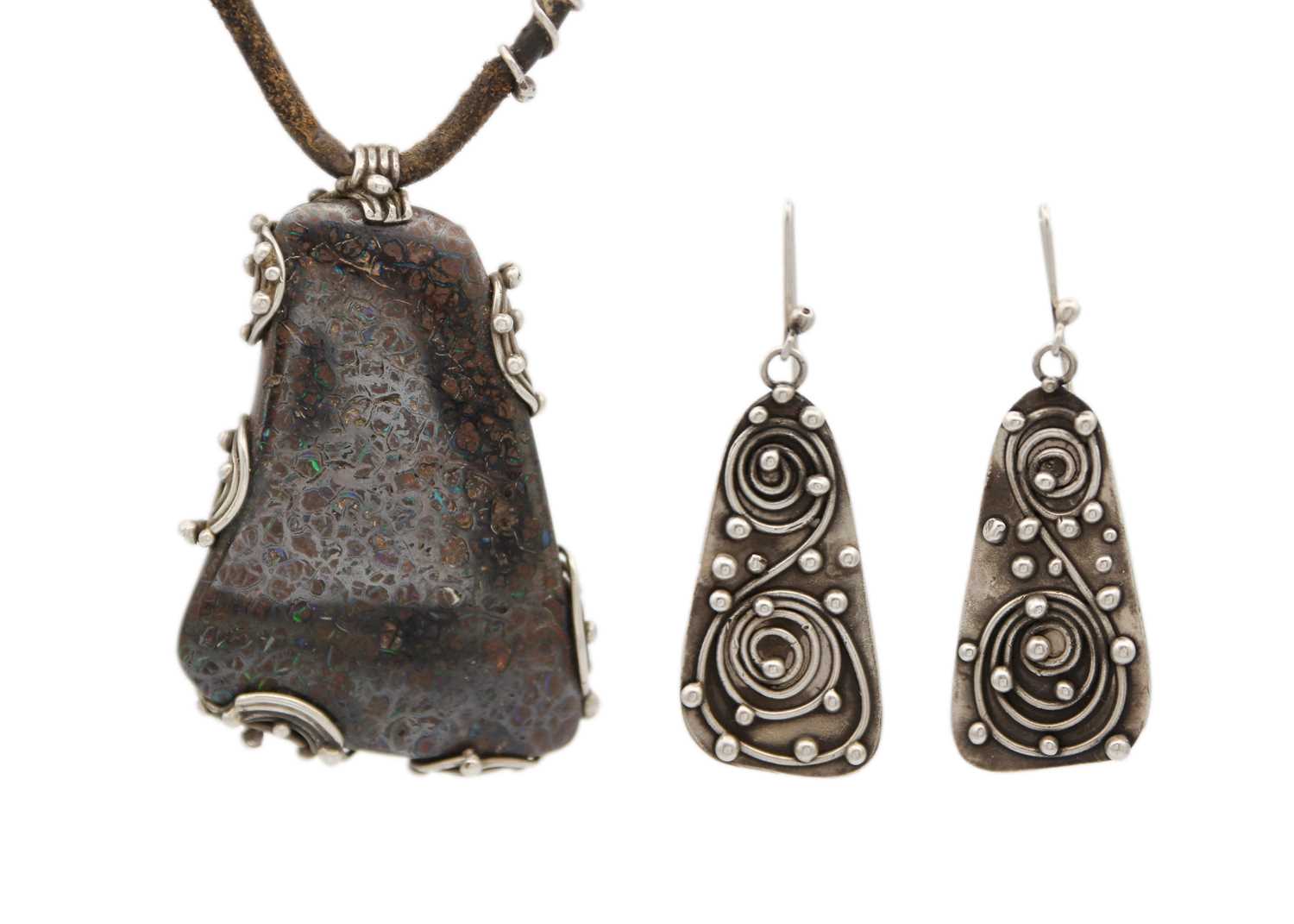 Lot 245 - HELEN FEILER, NEWLYN, boulder opal necklace