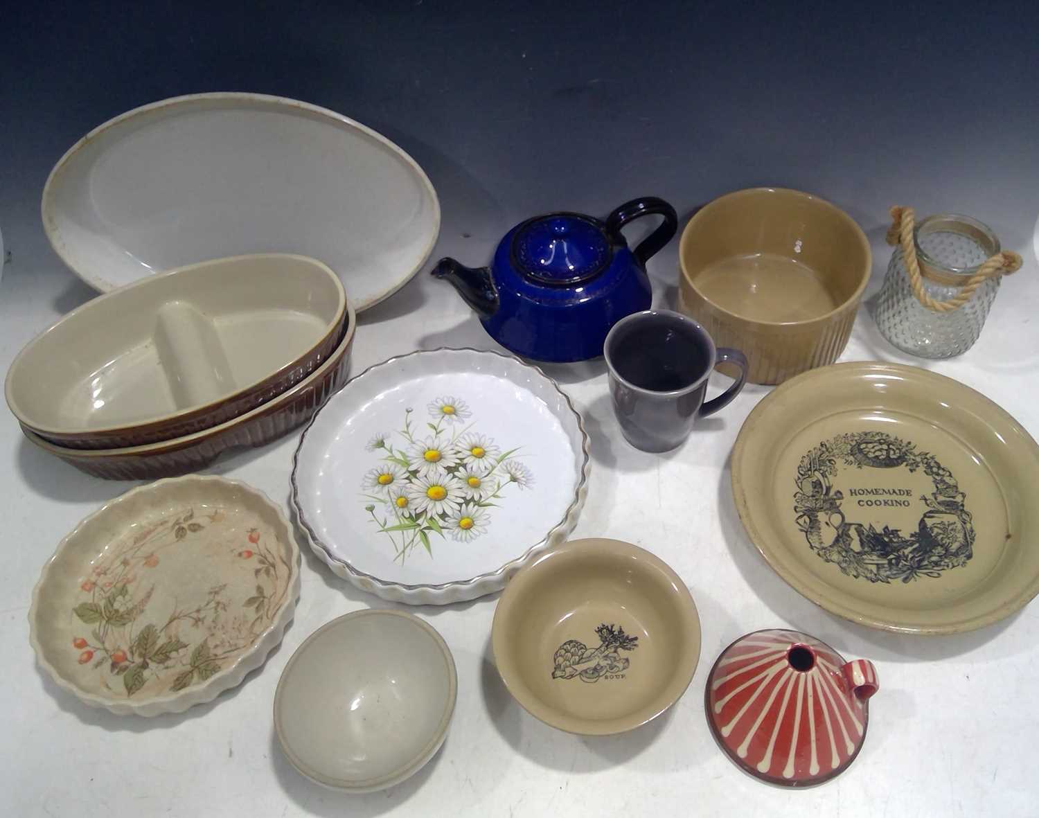 Lot 62 - A Selection of Kitchenware.