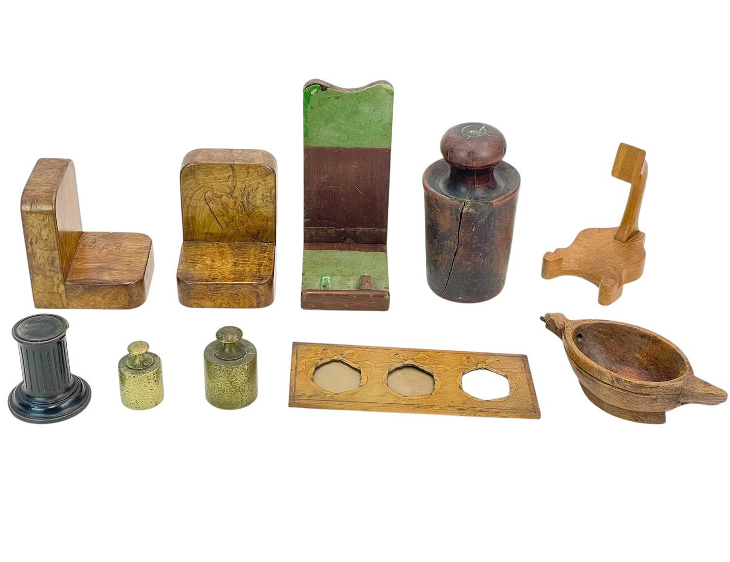 Lot 306 - A collection of treen.