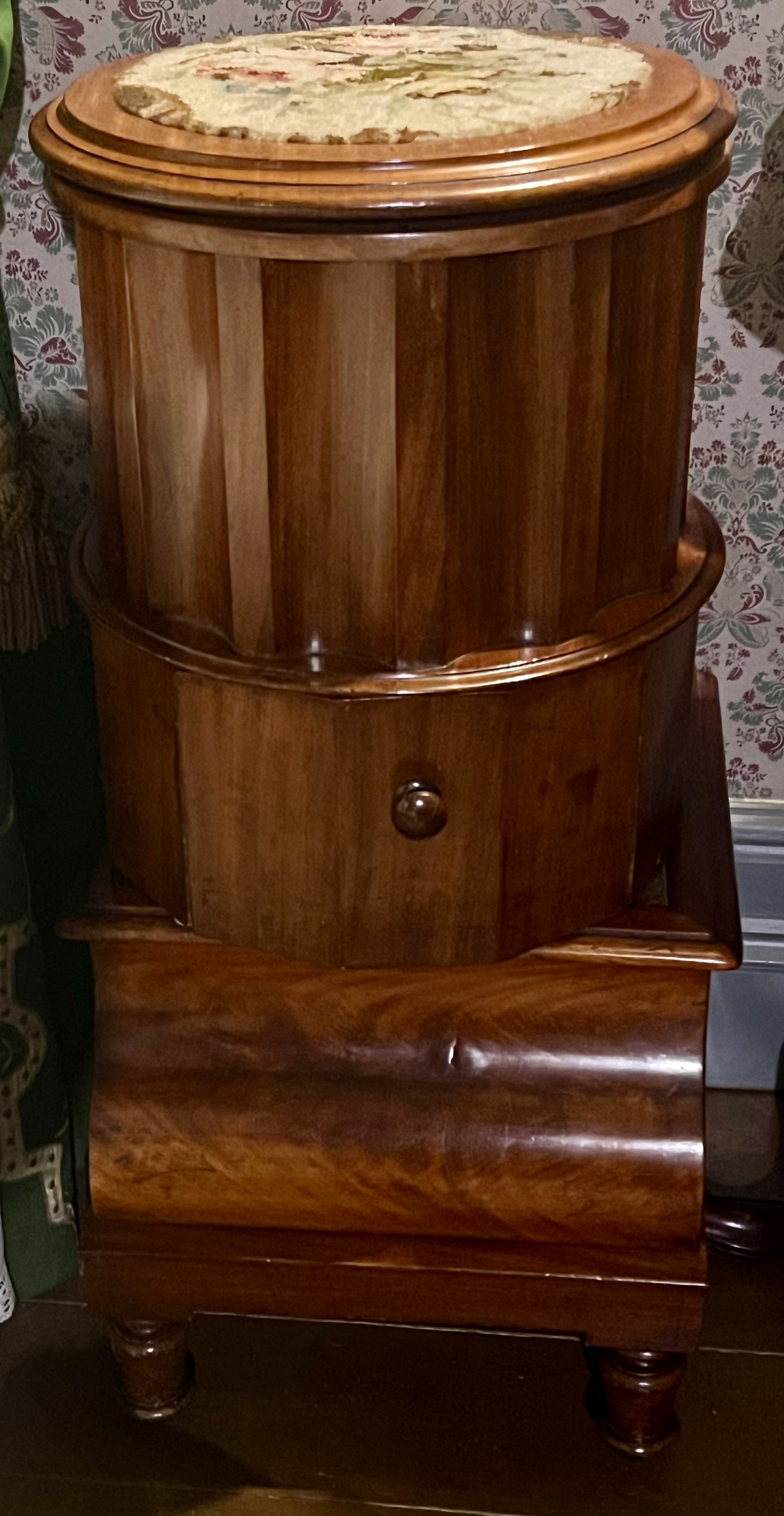 Lot 61 - Mr Burns' House Bedroom