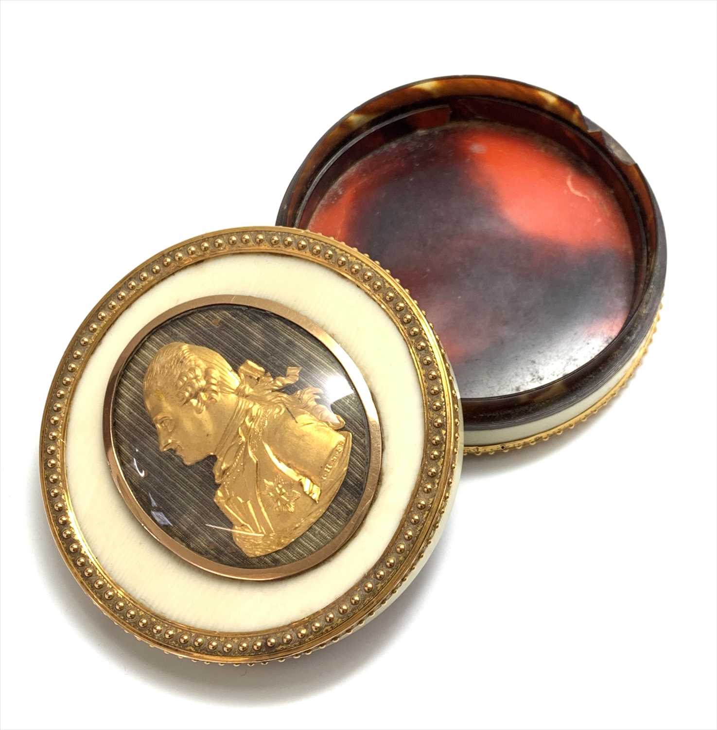 Lot 2456 - An 18th century European ivory snuff box