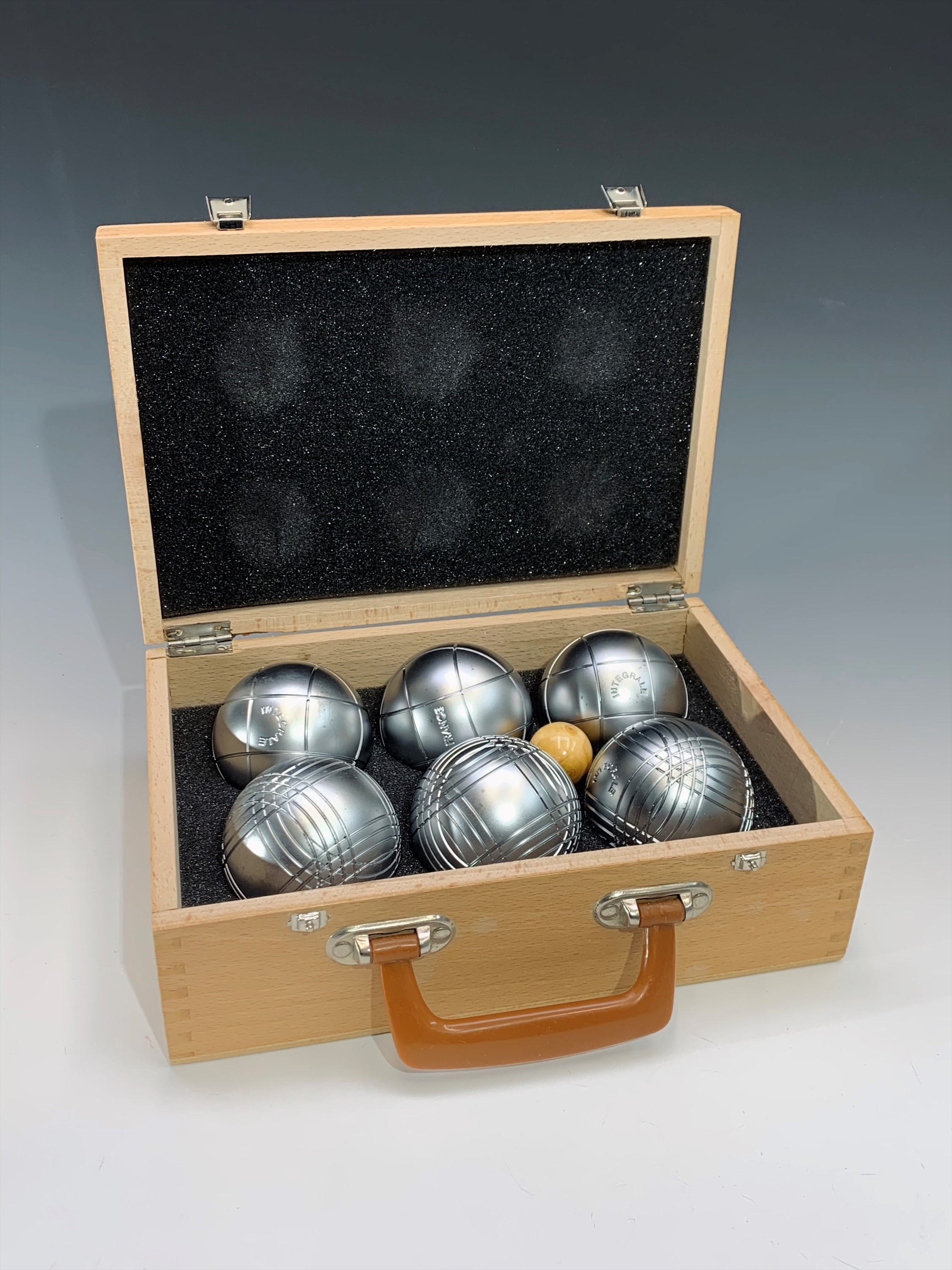 Lot 159 - An Integrale indoor boules set, boxed.