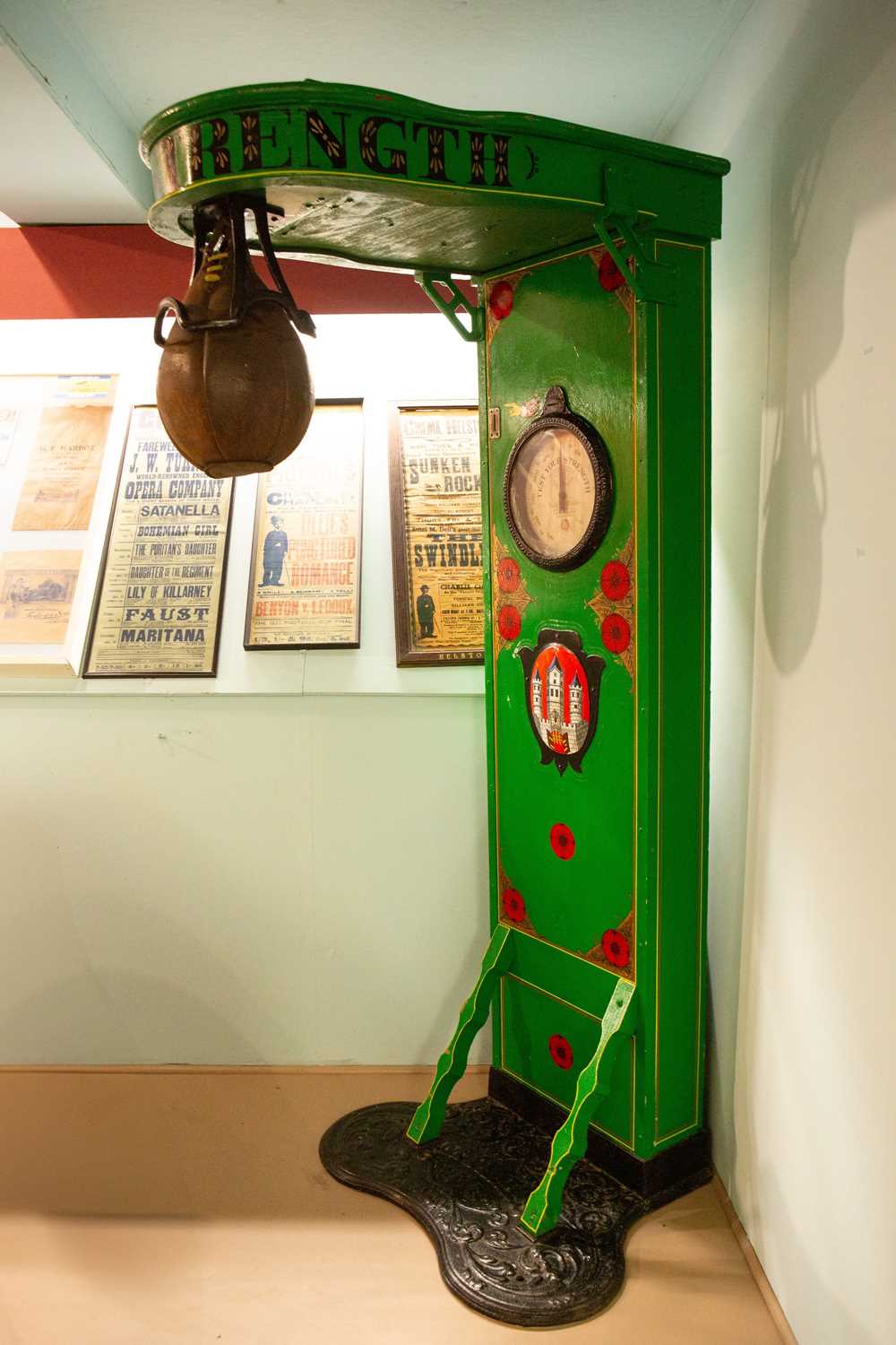 Lot 101 - Penny-in-the-slot Test Your Strength machine.