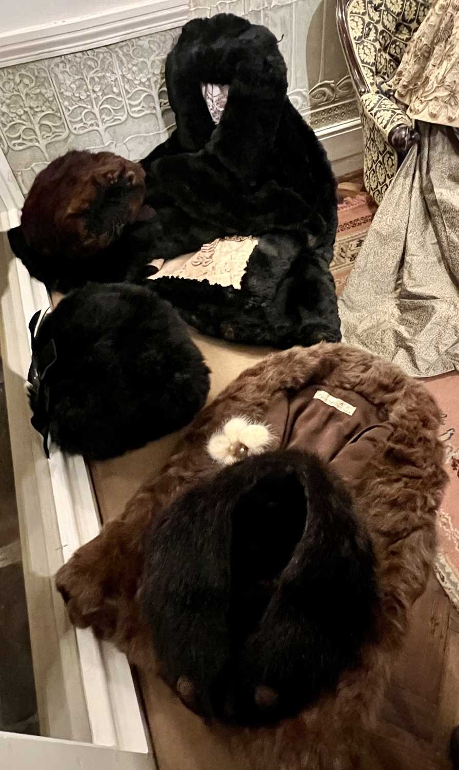 Lot 218 - Furrier & Plumassier