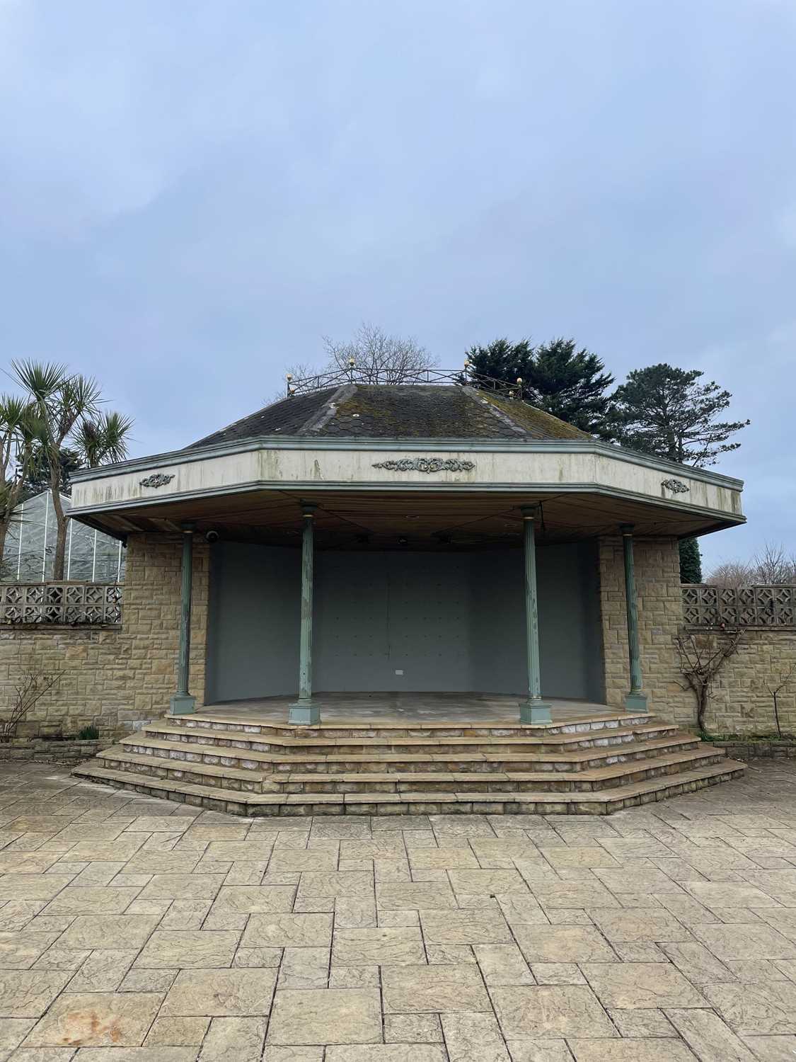 Lot 1413 - Bandstand.