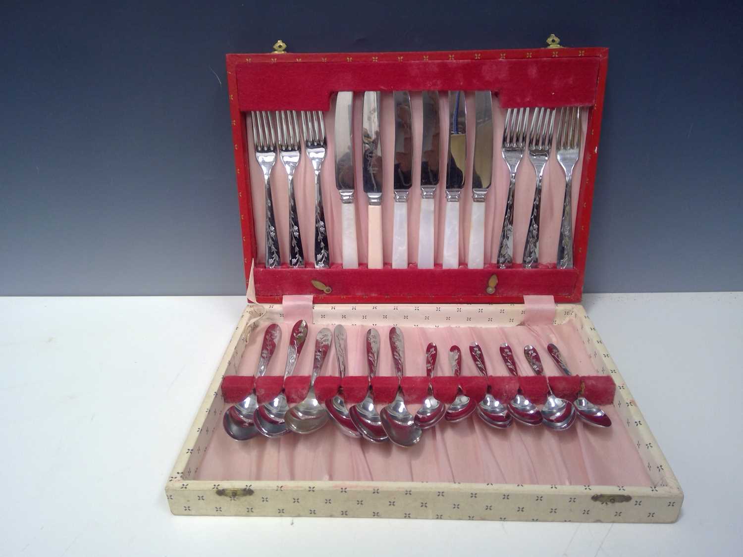 Lot 223 - A Six piece, Boxed Cutlery part Set (one