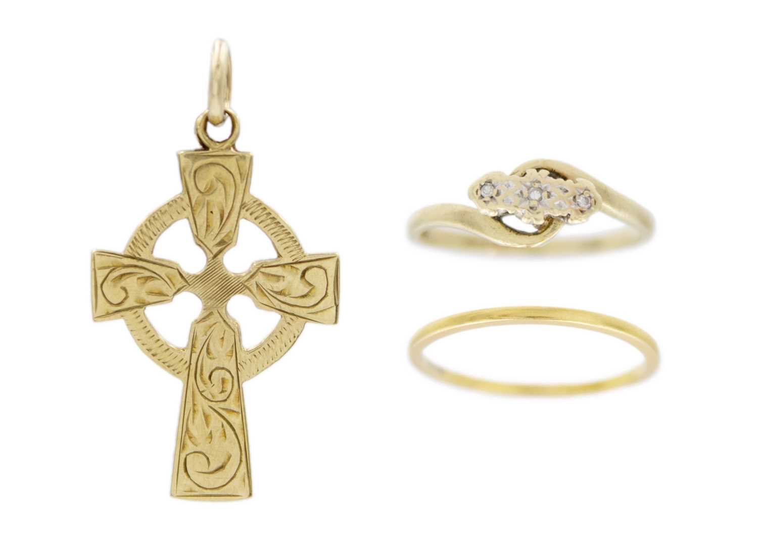Lot 149 - A selection of gold jewellery items.
