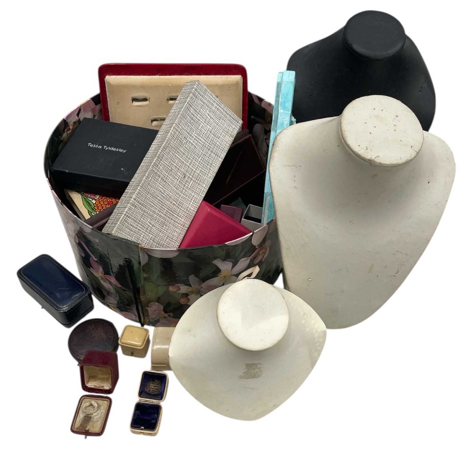 Lot 173 - Three Vintage Display Busts with a box