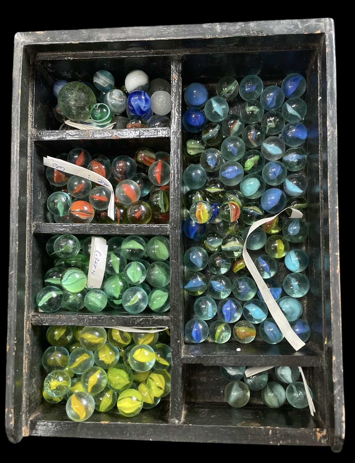 Lot 53 - A collection of vintage marbles.