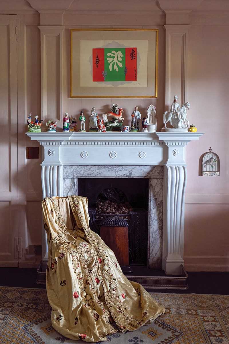 Lot 500 - Georgian style silk gown