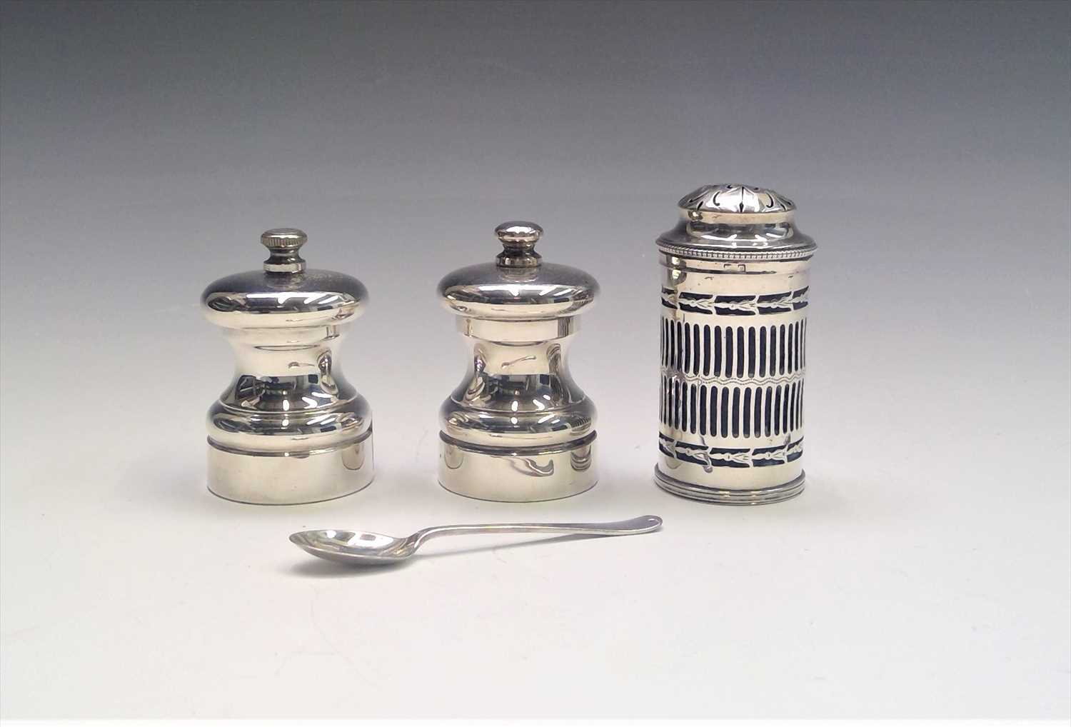 Lot 2021 - Two silver mounted small pepper mills and a