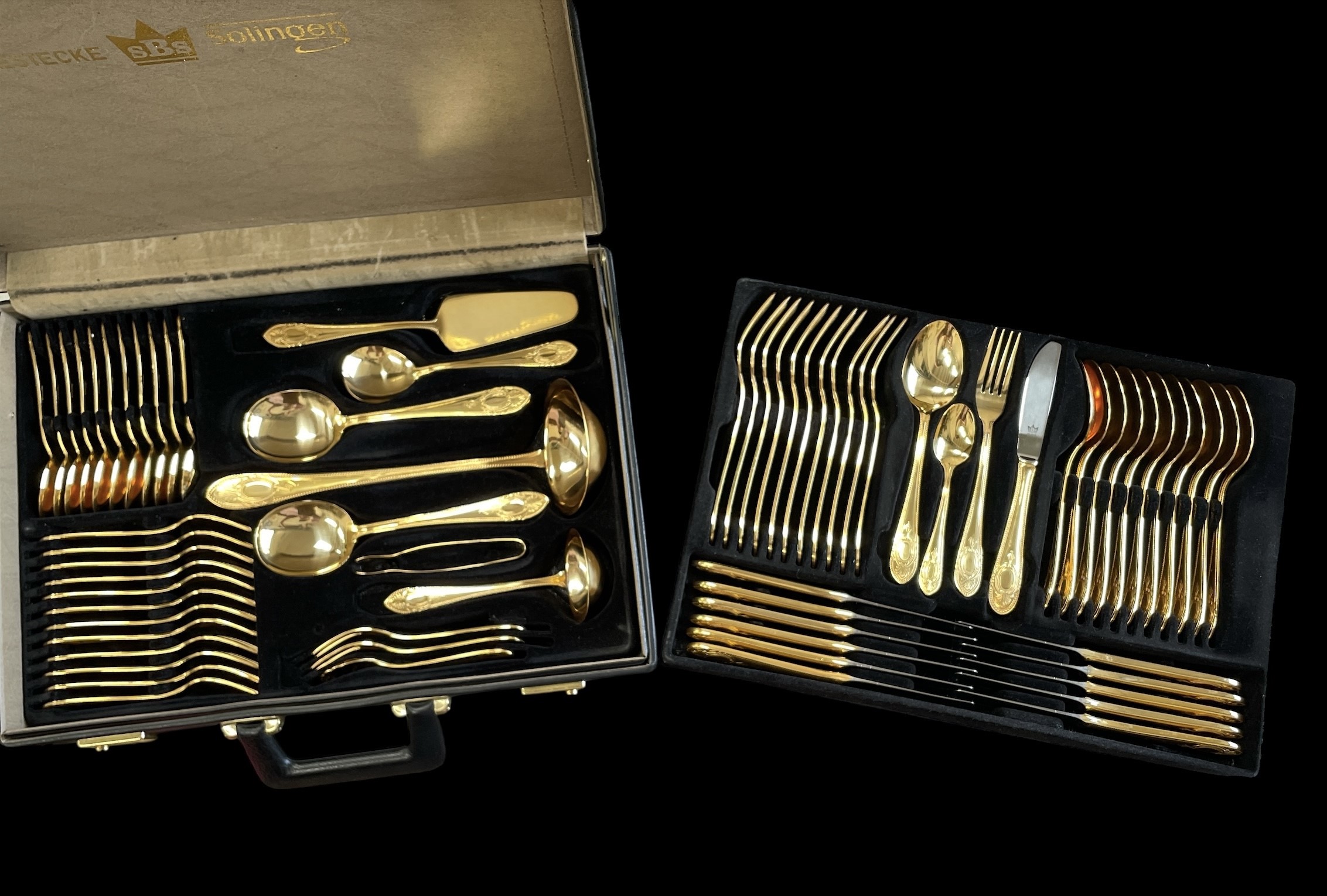Lot 7 - A cased Bestecke Solingen set of cutlery, gold